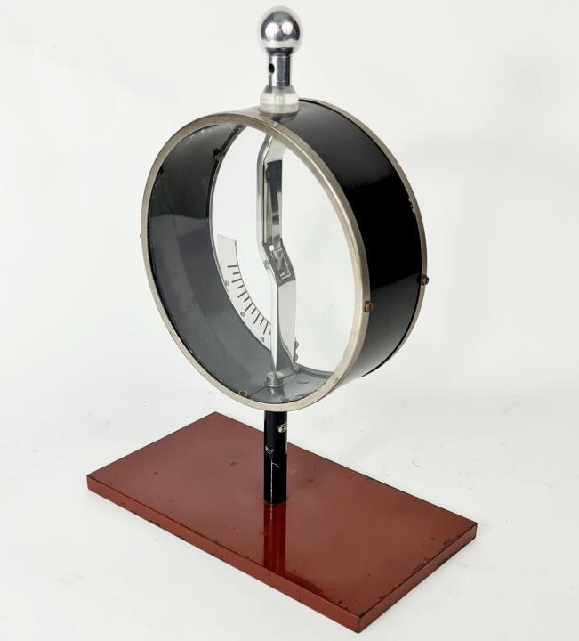 Braun Electroscope | CURIOUS SCIENCE