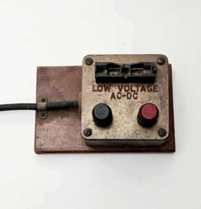 Vintage Electrical Fuse Unit | CURIOUS SCIENCE