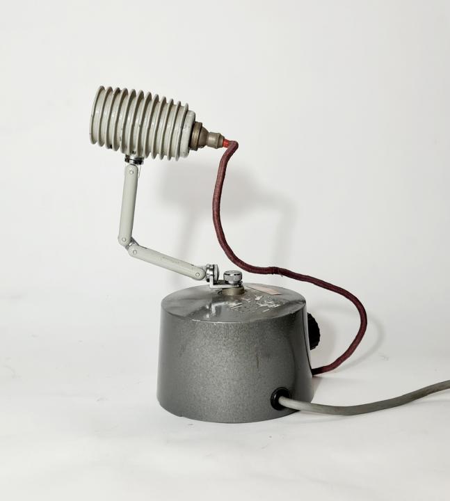 Laboratory Light With Cooling Fins | CURIOUS SCIENCE