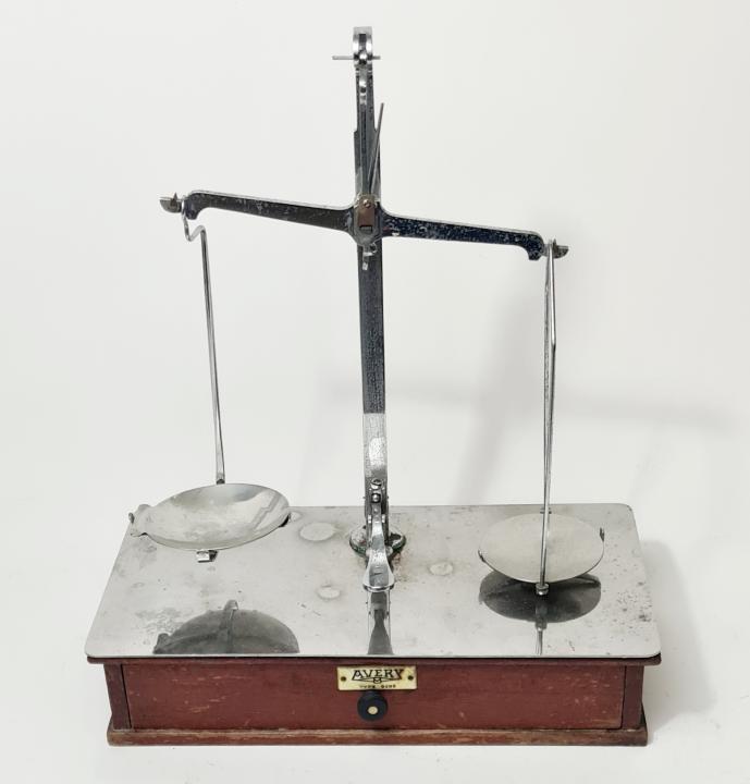 Small Stainless Steel And Wood Scales | CURIOUS SCIENCE