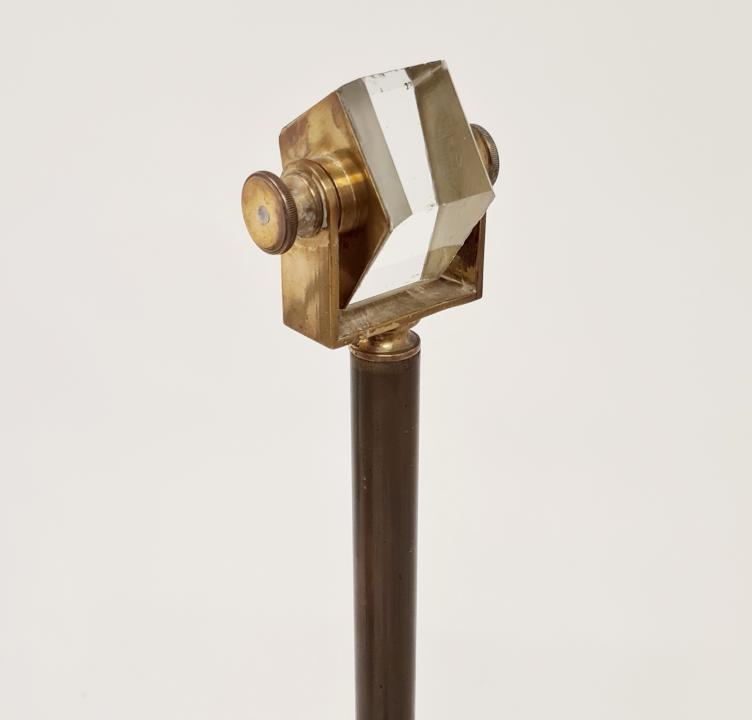 Prism On Tall Stand | CURIOUS SCIENCE