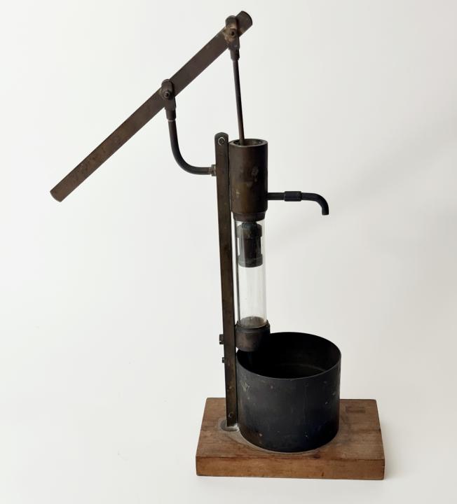 Brass & Glass Pump | CURIOUS SCIENCE