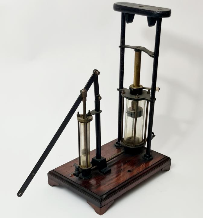 Pressure / Pump Demonstration Apparatus | CURIOUS SCIENCE