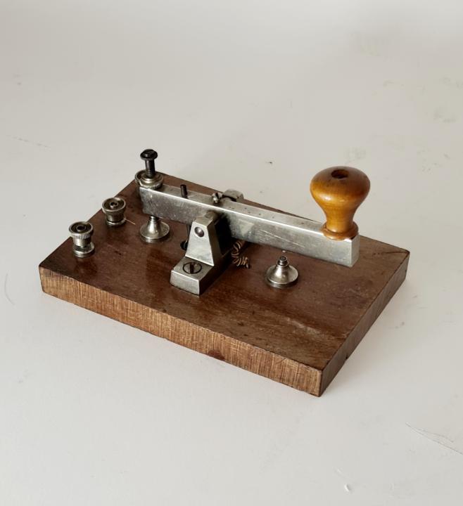 Morse Key | CURIOUS SCIENCE