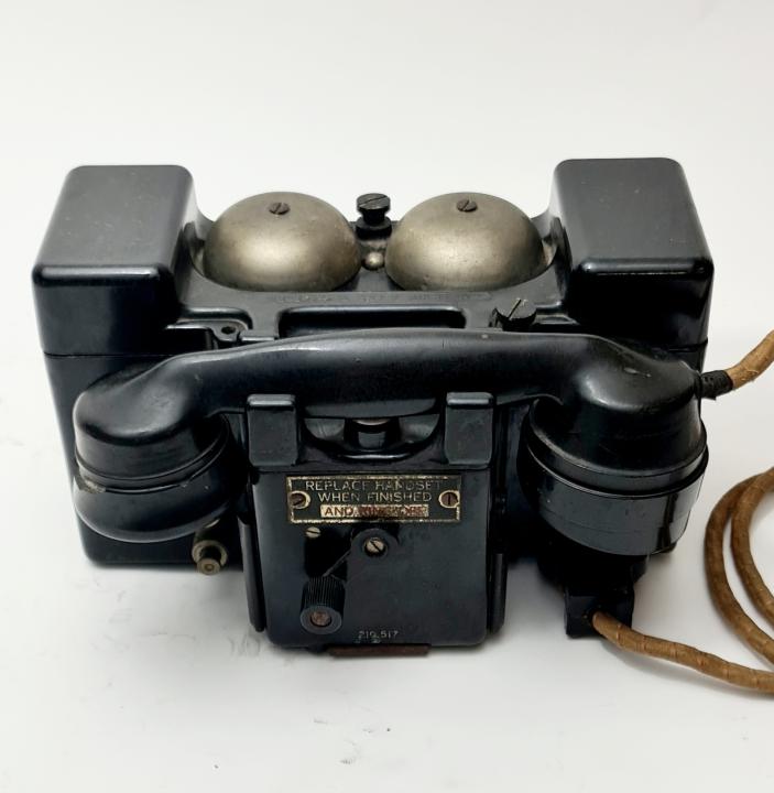 1942 WW2 Field Telephone | CURIOUS SCIENCE