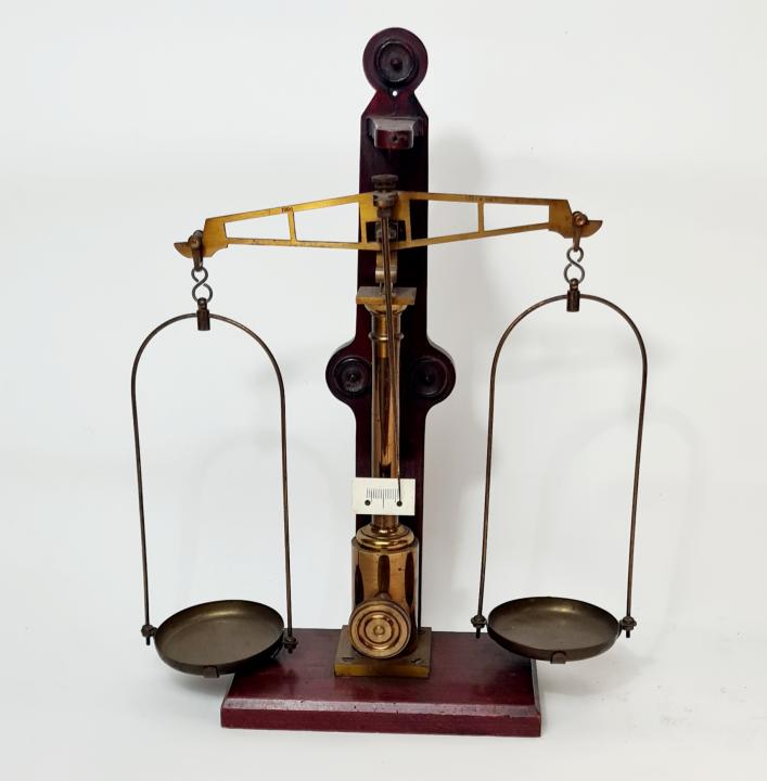 Brass Weighing Scales On Wooden Base | CURIOUS SCIENCE