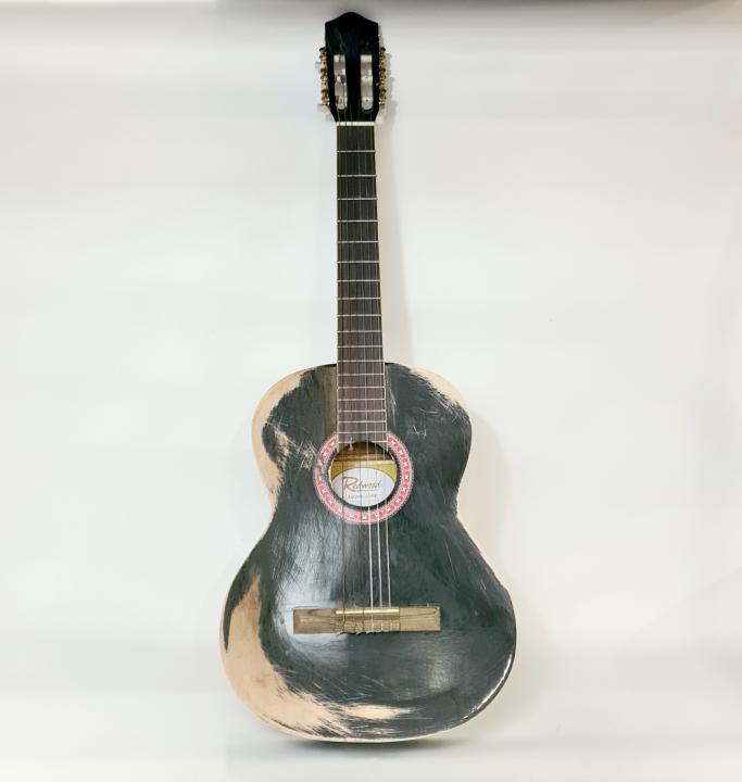 Distressed Acoustic Guitar | CURIOUS SCIENCE