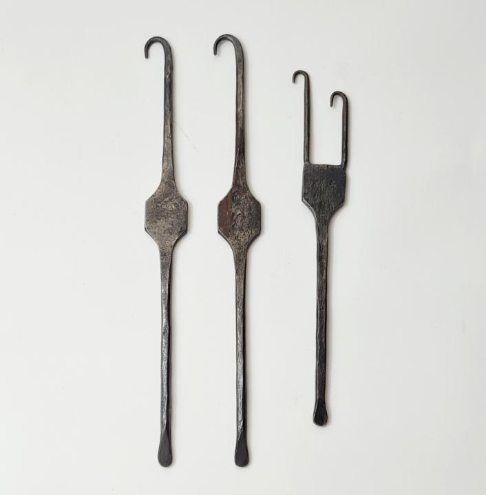 Iron Retractors (priced individually) | CURIOUS SCIENCE