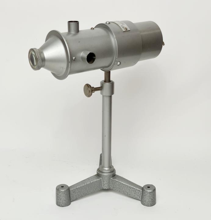 Laboratory Lights | CURIOUS SCIENCE