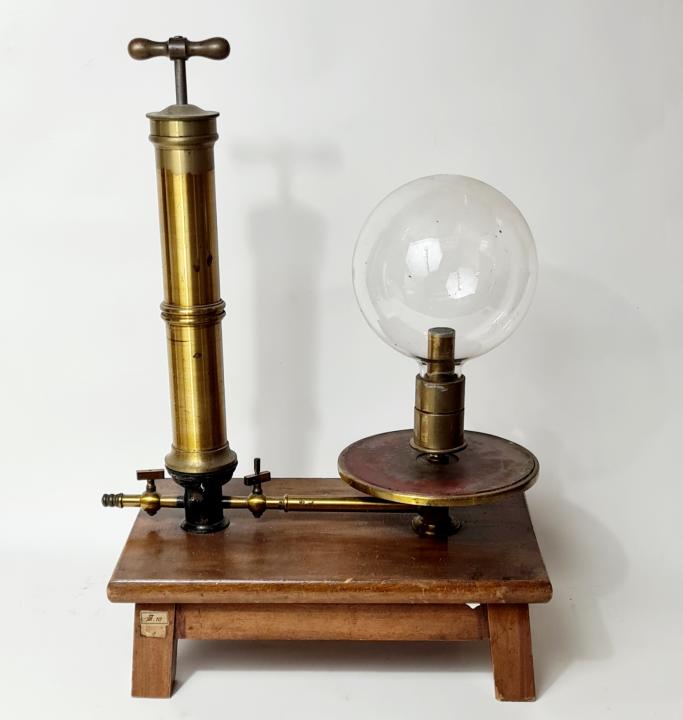 Vacuum Sphere Apparatus | CURIOUS SCIENCE