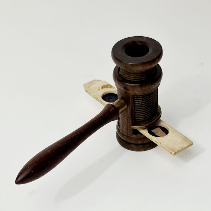 Screw Barrel Microscope | CURIOUS SCIENCE