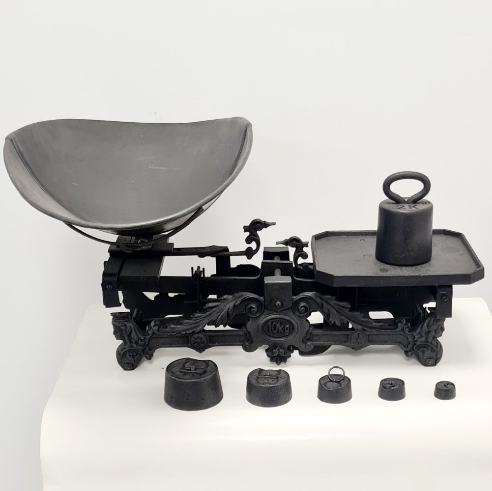 Cast Iron Weighing Scales | CURIOUS SCIENCE