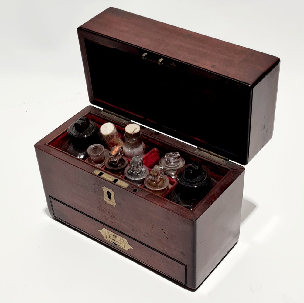 Small Medicine Chest | CURIOUS SCIENCE