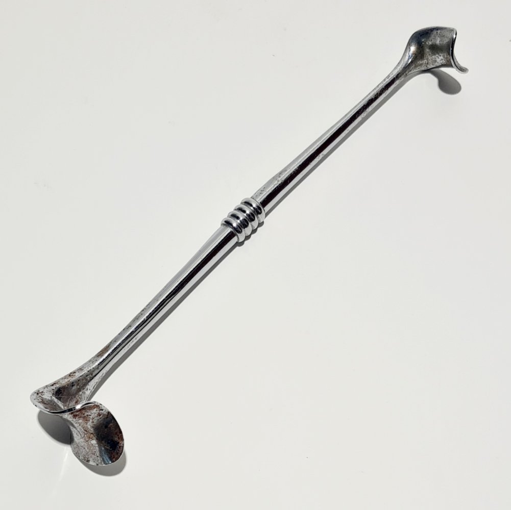 Metal Retractor | CURIOUS SCIENCE