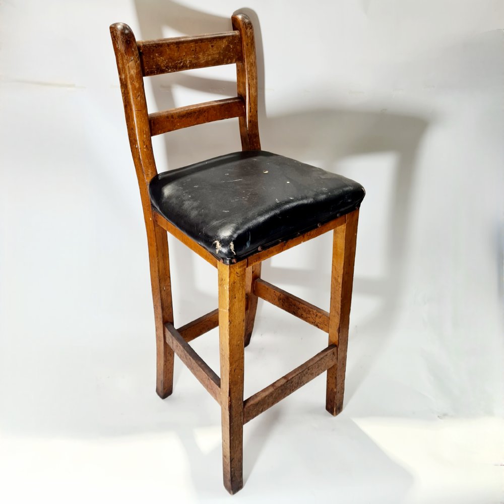 Laboratory Stool | CURIOUS SCIENCE
