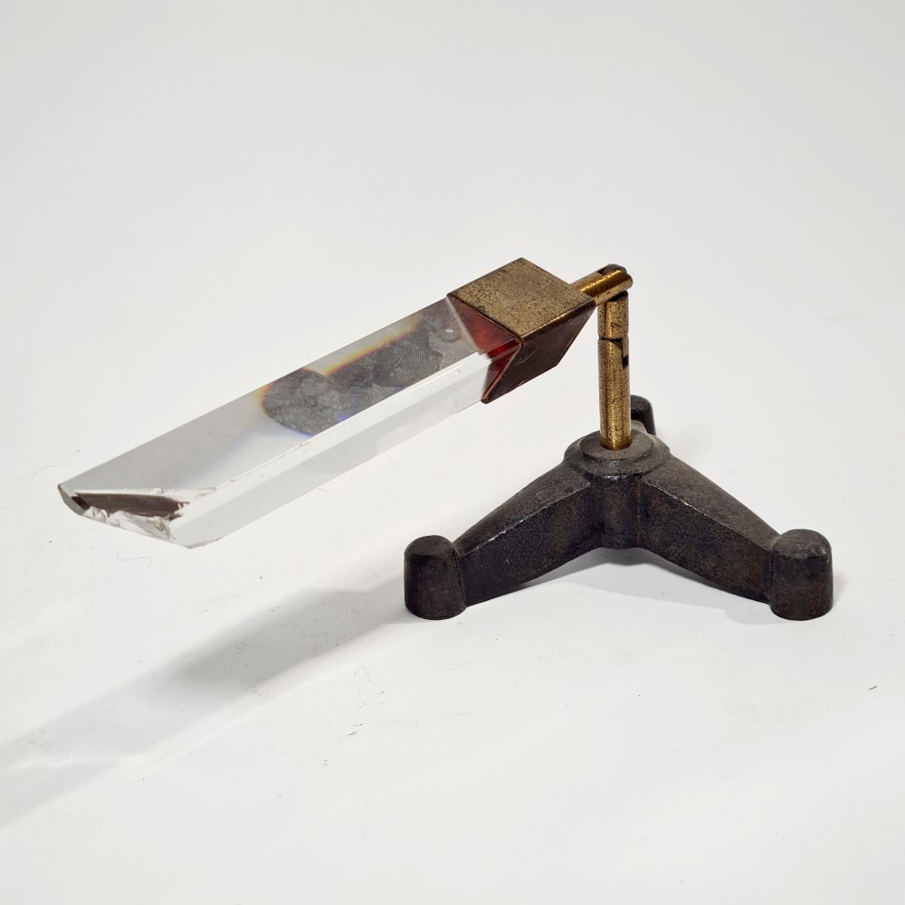 Prism On Stand | CURIOUS SCIENCE