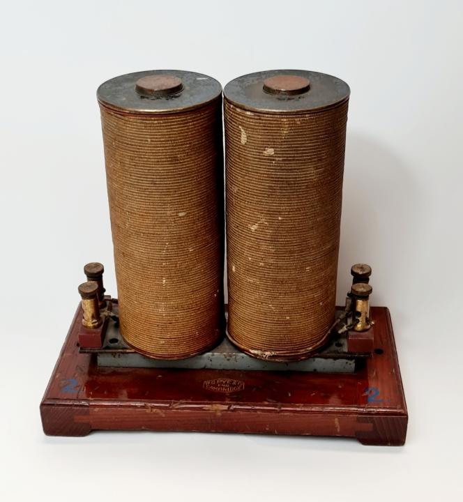 Vertical Twin Indiction Coil | CURIOUS SCIENCE