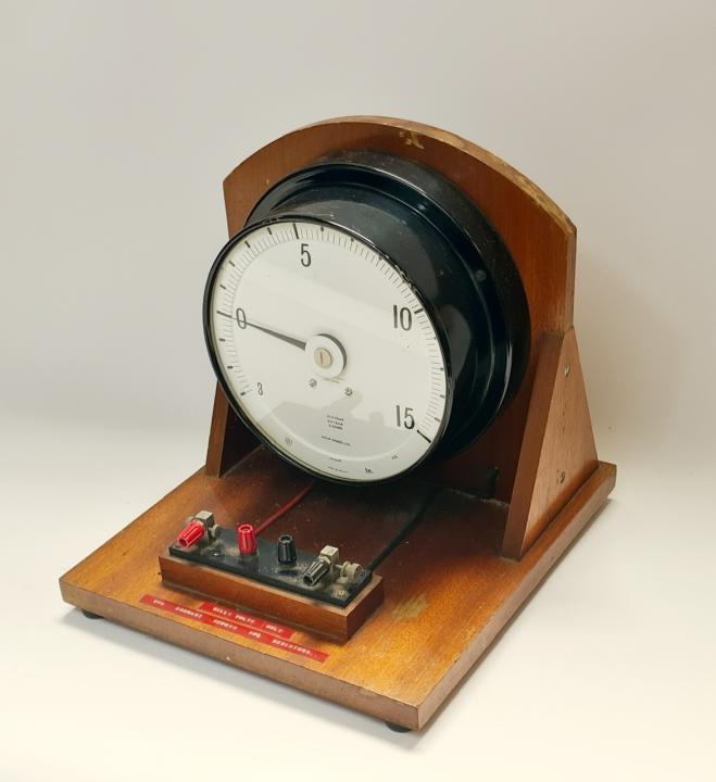 Large Electrical Meter In Wooden Frame | CURIOUS SCIENCE