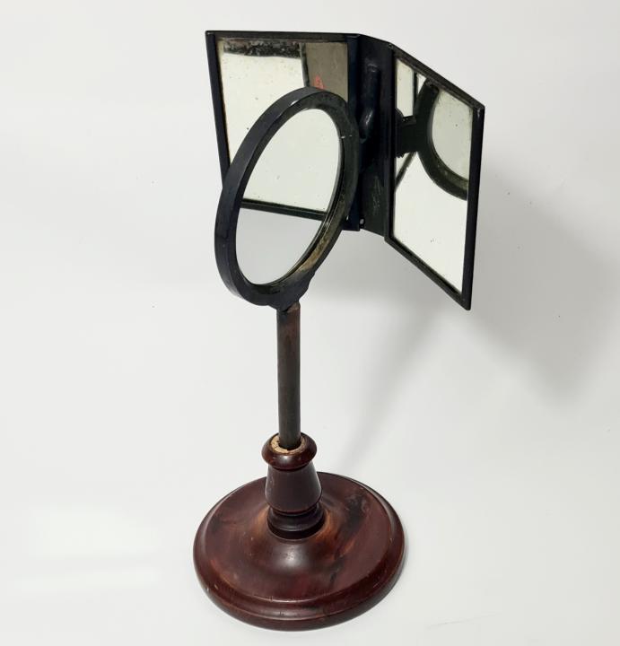 Mirrored Laboratory Apparatus | CURIOUS SCIENCE