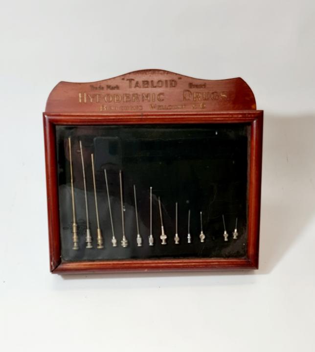 Vintage Hypodermic Needle Display Case | CURIOUS SCIENCE