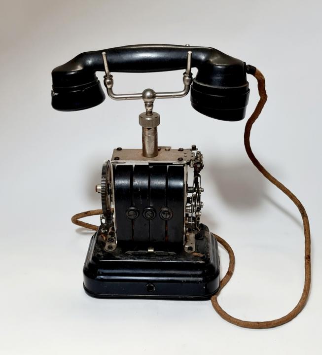 Vintage Telephone Mechanism | CURIOUS SCIENCE