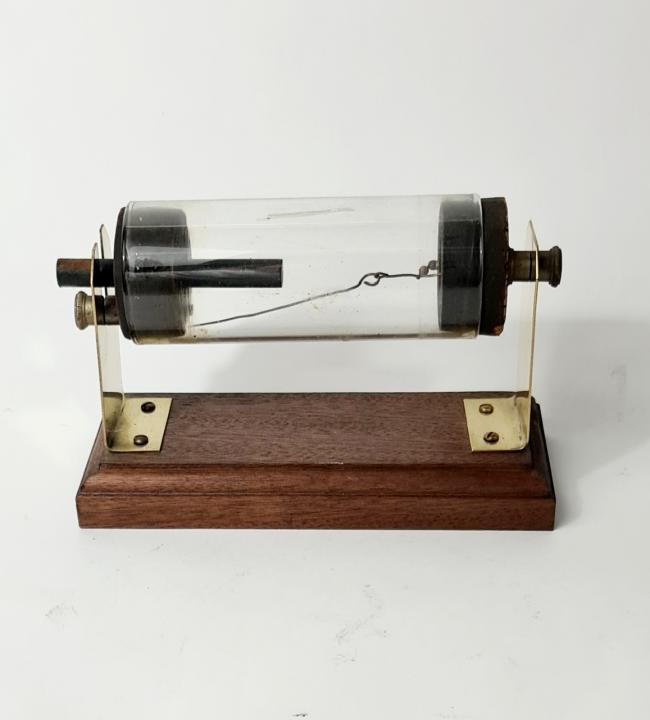 Glass Discharge Tube on Stand | CURIOUS SCIENCE