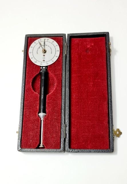 Tonometer in Case | CURIOUS SCIENCE
