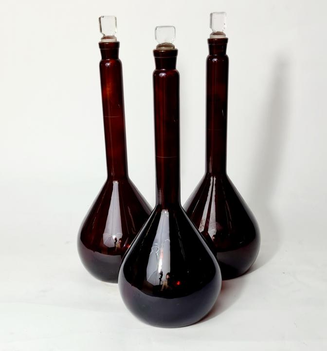 Brown Glass Swan Neck Flask (each) | CURIOUS SCIENCE