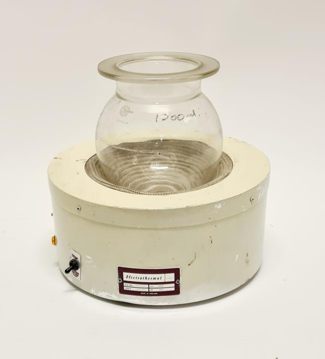 Period Laboratory Flask Heater | CURIOUS SCIENCE