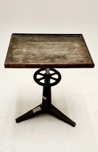 Opticians Table | CURIOUS SCIENCE