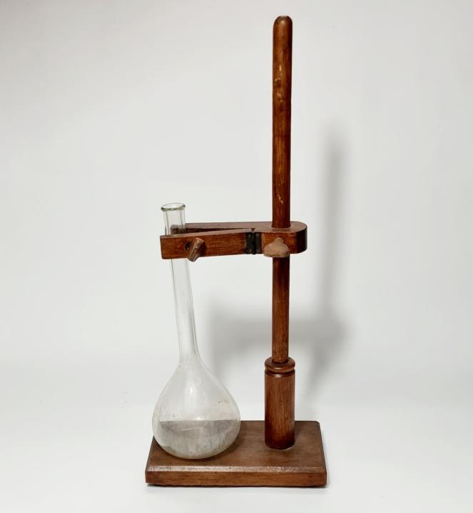 Glass Flask in Wooden Retort | CURIOUS SCIENCE