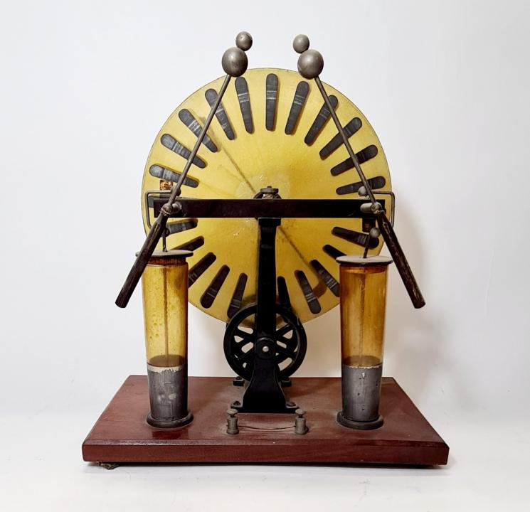 Wimshurst Machine | CURIOUS SCIENCE