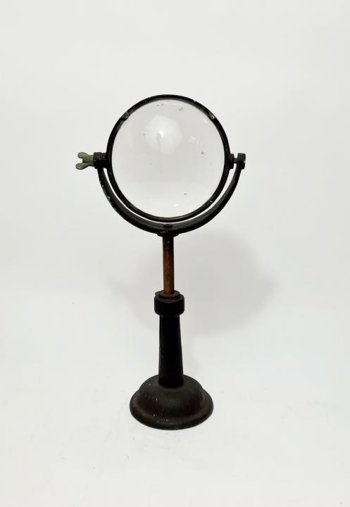 Magnifying Glass With Iron Base | CURIOUS SCIENCE