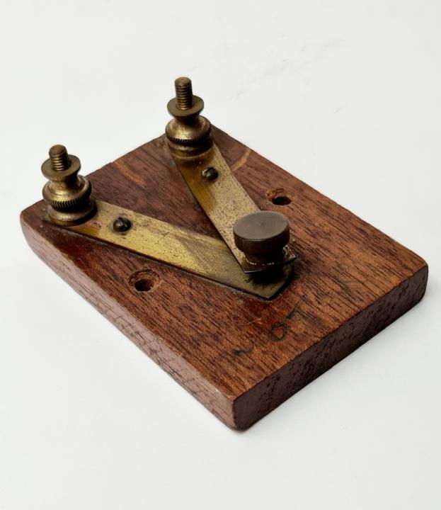 Simple Electrical Switch | CURIOUS SCIENCE