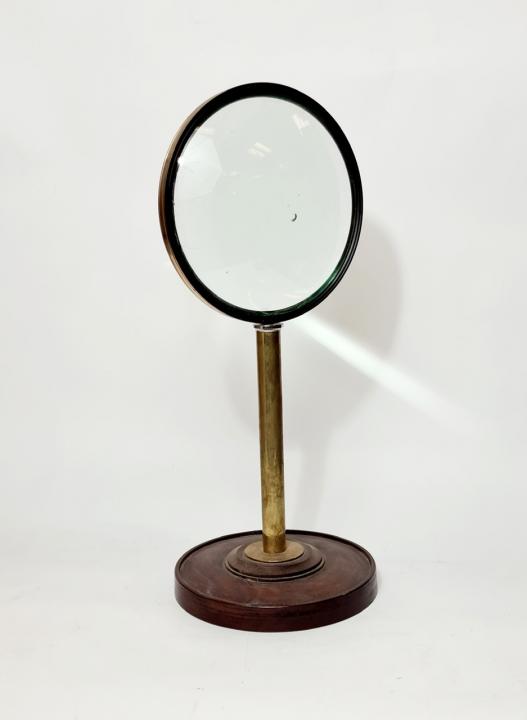 Large Magnifying Glass | CURIOUS SCIENCE