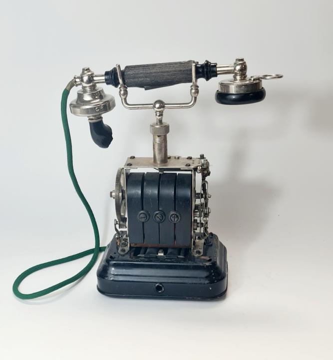 Vintage Telephone Mechanism | CURIOUS SCIENCE