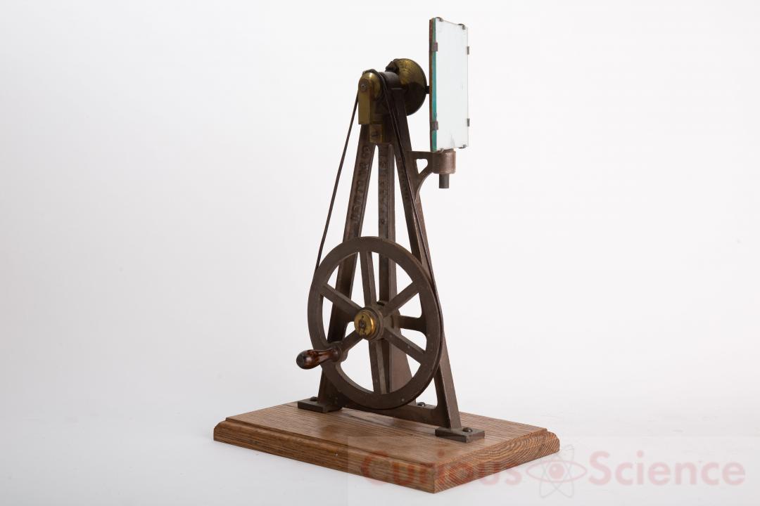 Oscillating Mirror Apparatus | CURIOUS SCIENCE