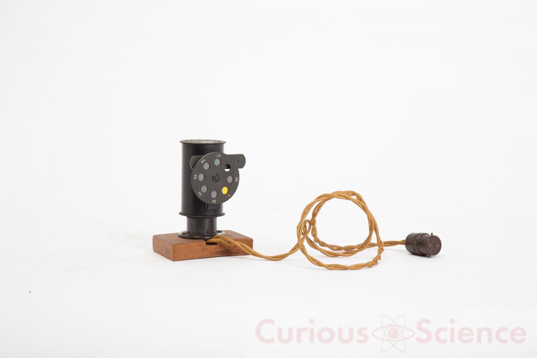 Light Apparatus With Selectable Filters | CURIOUS SCIENCE