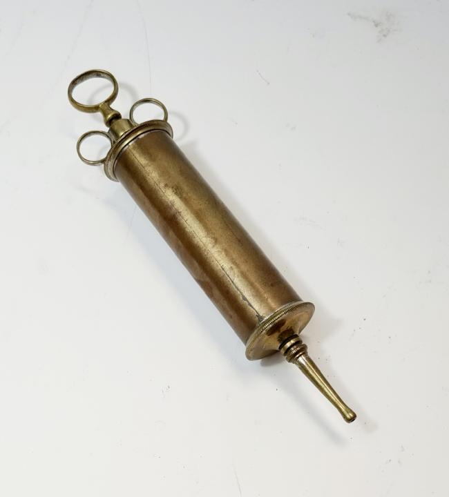 Large brass syringe | CURIOUS SCIENCE