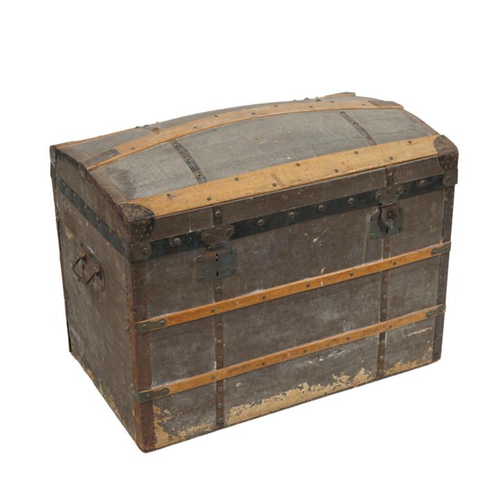 Large Trunk / Sea Chest | CURIOUS SCIENCE