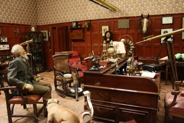 Consulting room Film Set | CURIOUS SCIENCE