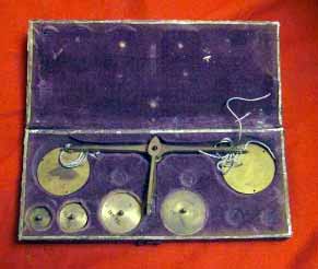 Antique Pocket Set Of Gold Bullion And Coin Scales | CURIOUS SCIENCE