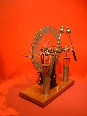 Wimshurst Machine | CURIOUS SCIENCE