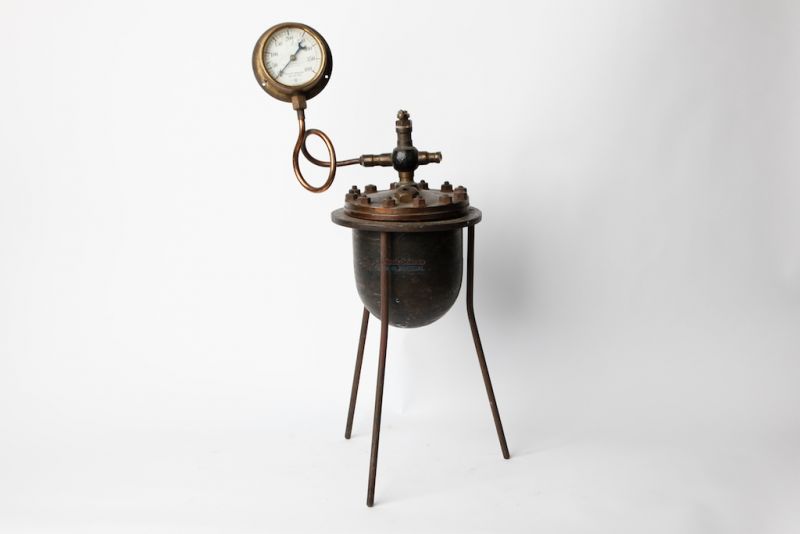 iron crucible with pressure gauge | CURIOUS SCIENCE