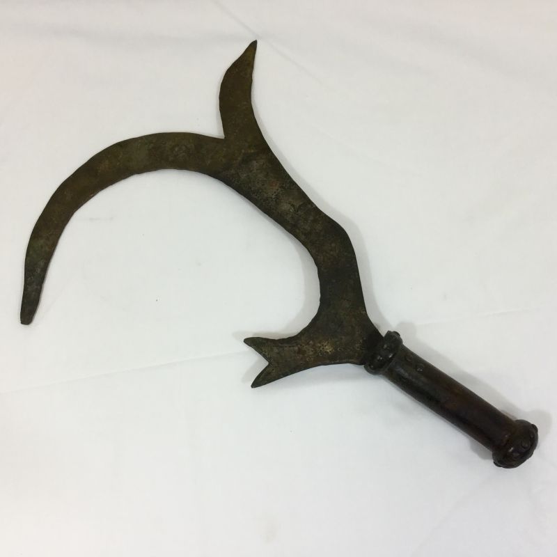 Ceremonial weapon | CURIOUS SCIENCE