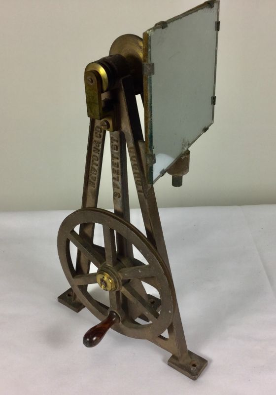 Oscillating mirror | CURIOUS SCIENCE