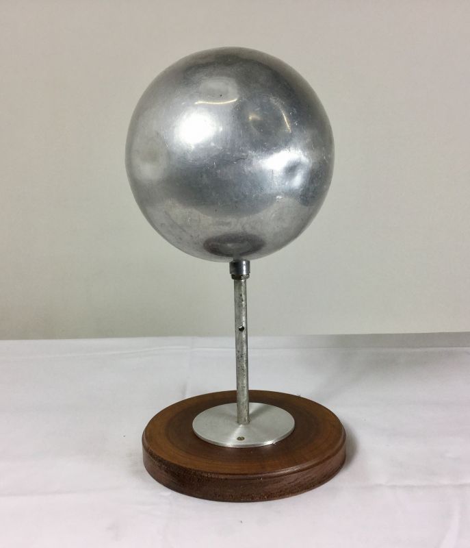Spherical electrostatic conductor | CURIOUS SCIENCE