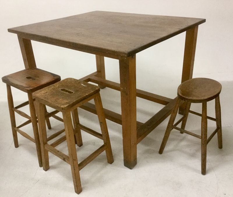 Large science bench and stools | CURIOUS SCIENCE