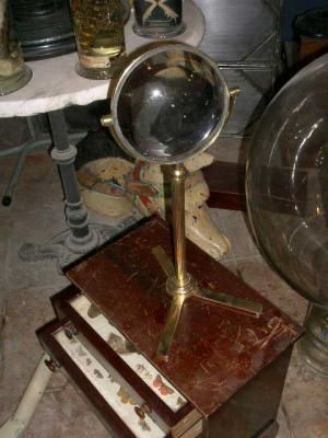 Large magnifier on brass stand | CURIOUS SCIENCE