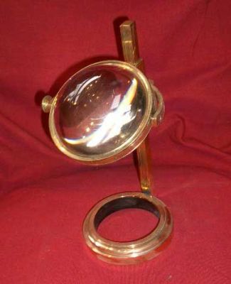 Large bulls eye lens on stand | CURIOUS SCIENCE